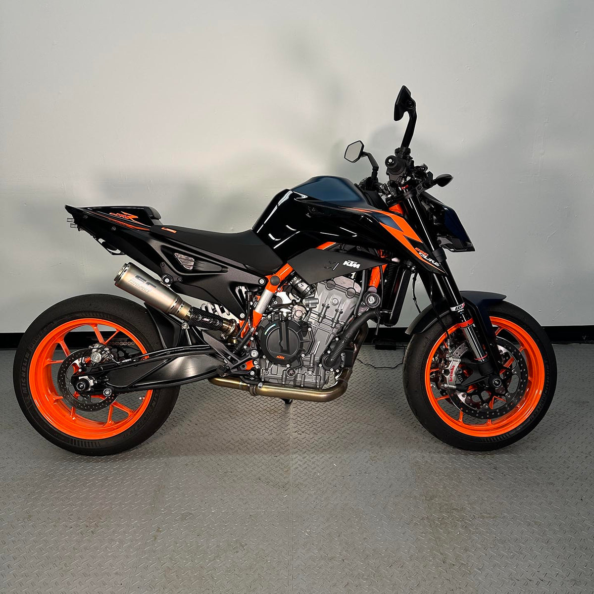 2022 KTM Duke 890R (1,097 miles) – Redmond Used Motorcycles